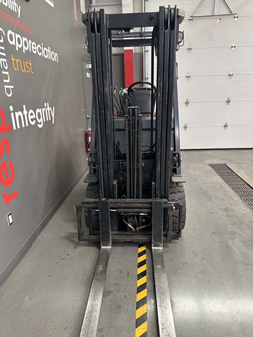 TOYOTA 5,000 LBS. CAPACITY ELECTRIC FORKLIFT - LTCenter